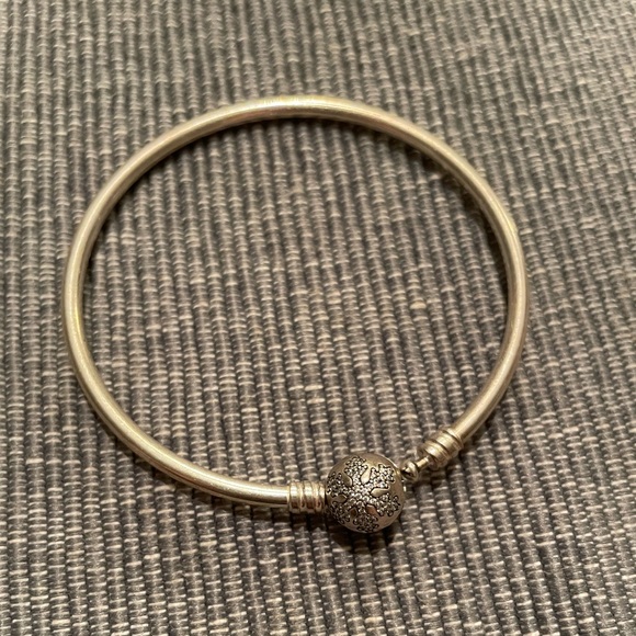 Pandora | Jewelry | Pandora Snowflake Bangle | Poshmark